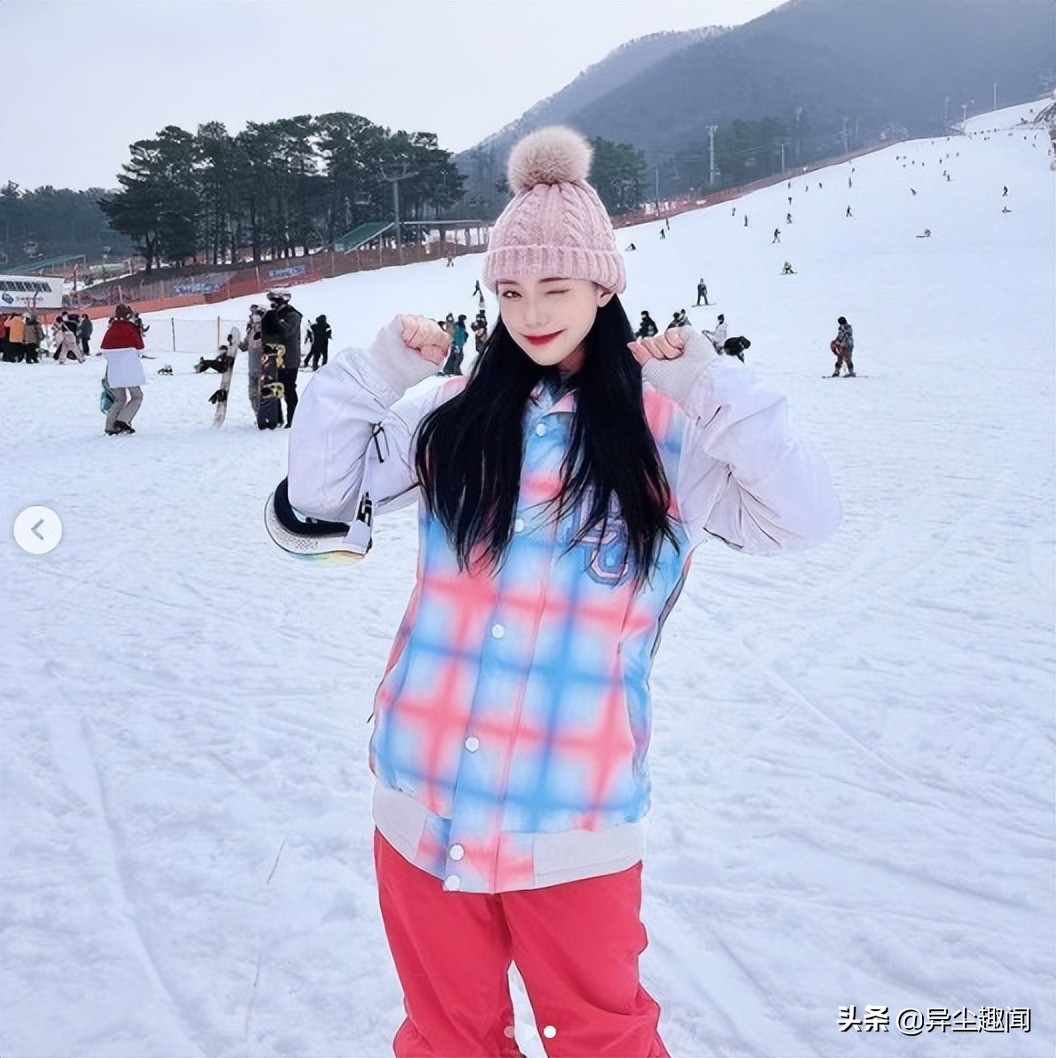 Korea recently has a cheerleading goddess, her sweet smile and perfect ...