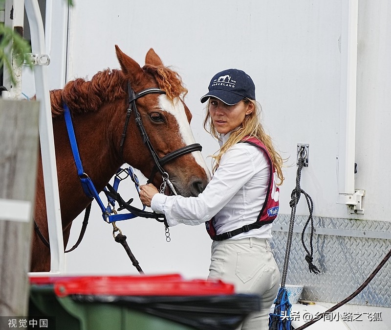 Elsa Pataky takes her daughter to ride a horse and India is well ...