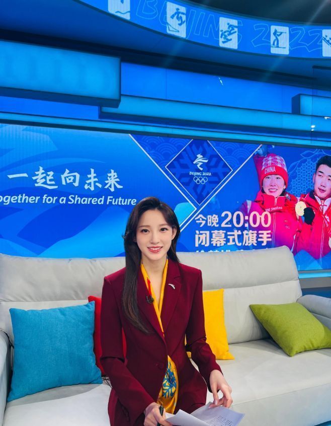 Ma Fanshu stunning CCTV Spring Festival Gala, wearing a Chinese-style ...