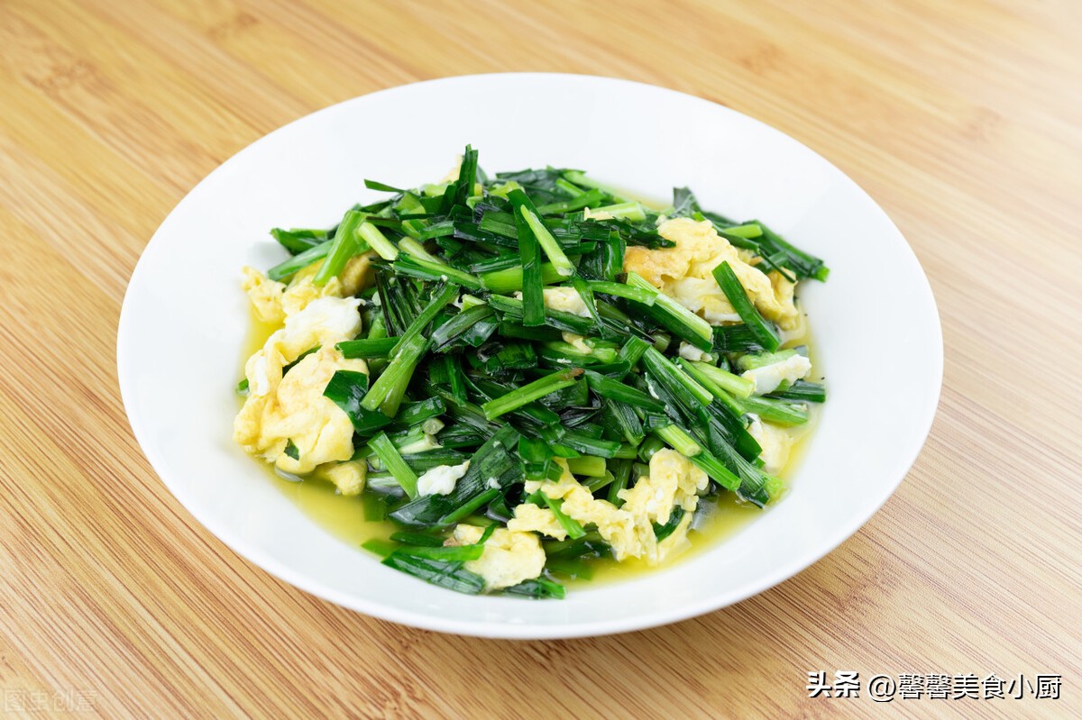Homemade method of fried leeks with eggs, nutritious and delicious ...