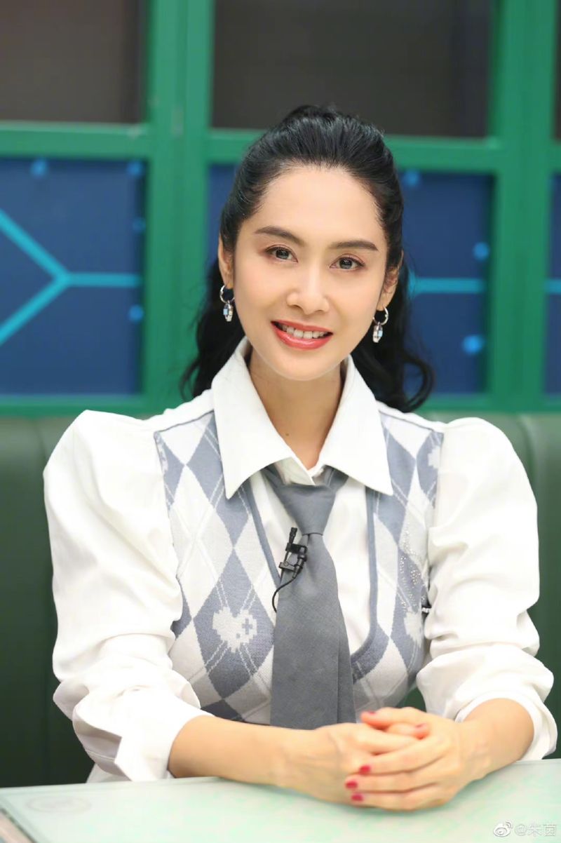 "Zixia Fairy" Zhu Yin was captured on the road! At the age of 51, she ...