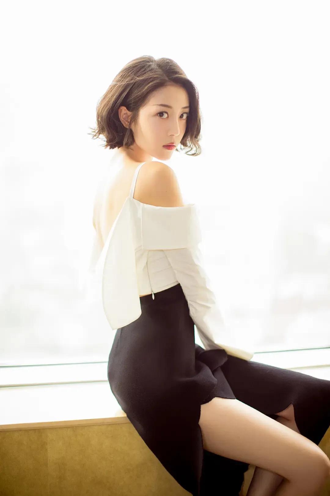 Li Xirui is famous for having a pair of unique long legs - iNEWS