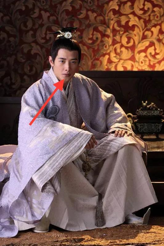 Luo Jin's lips were very purple, and the black purple seemed to be ...