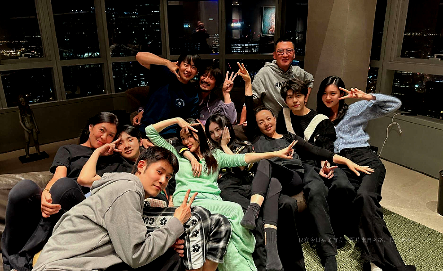 Song Dandan invited all the stars to lie down together for a late-night ...