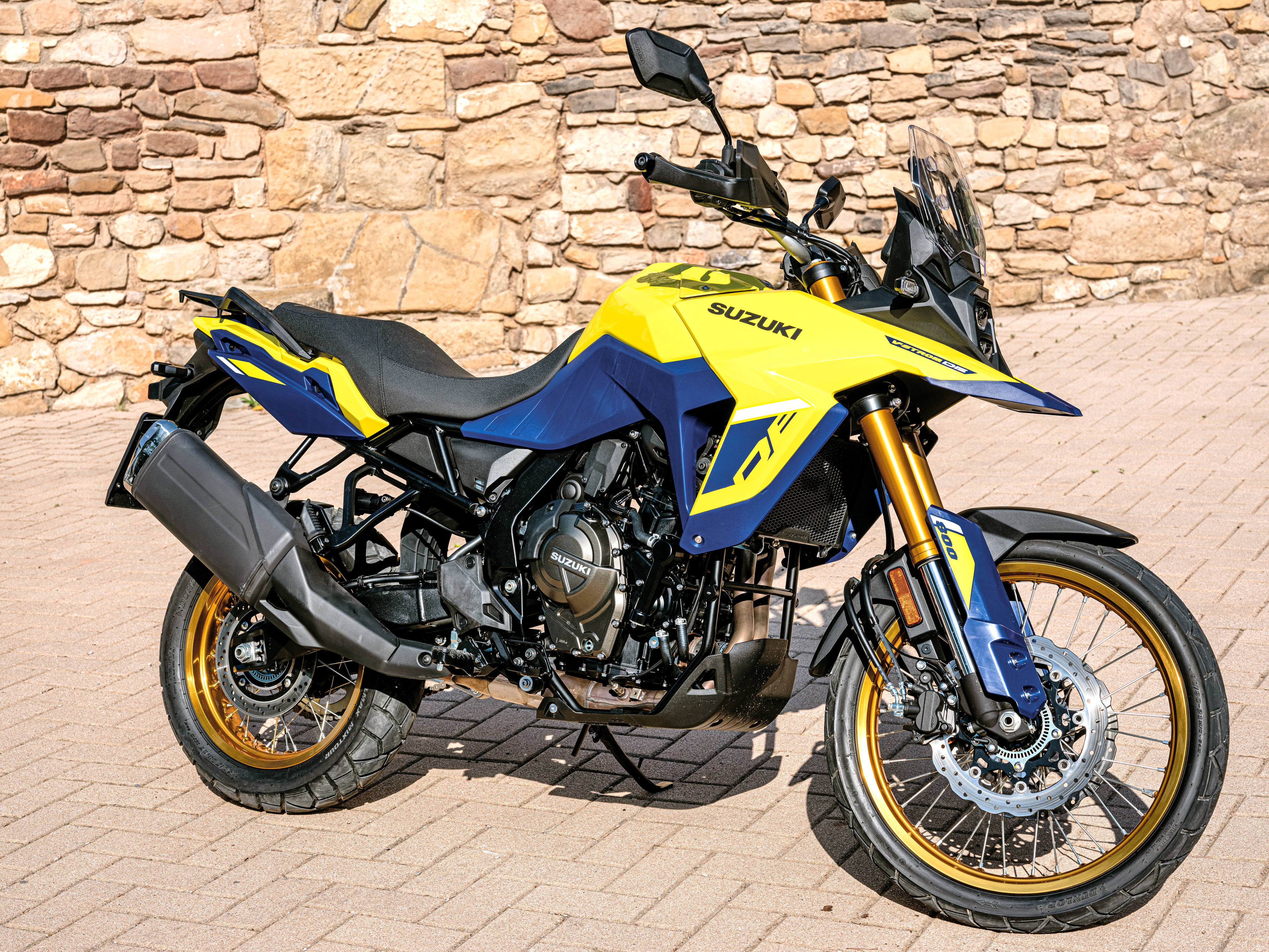 Suzuki's new adventure vehicle DL800DE V-Strom outdoor close-up - iNEWS