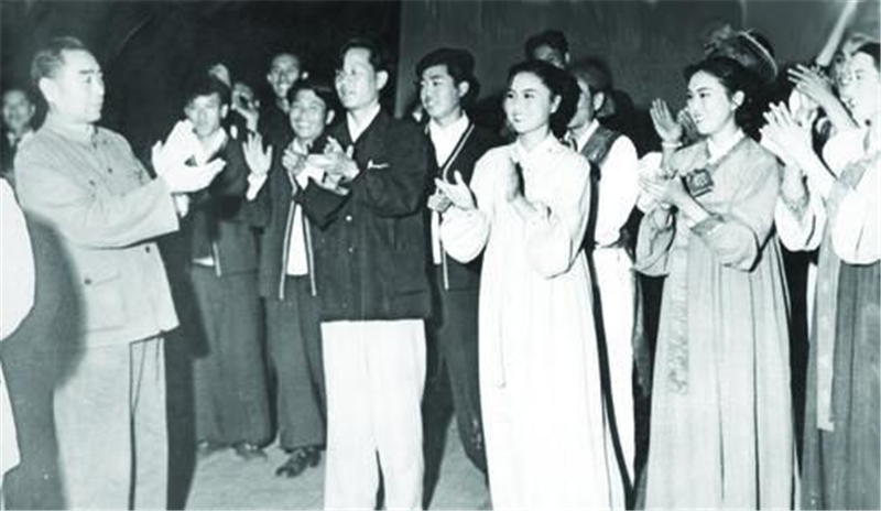 "Yanbian Memory (5)" Premier Zhou Enlai had a party with actors in ...