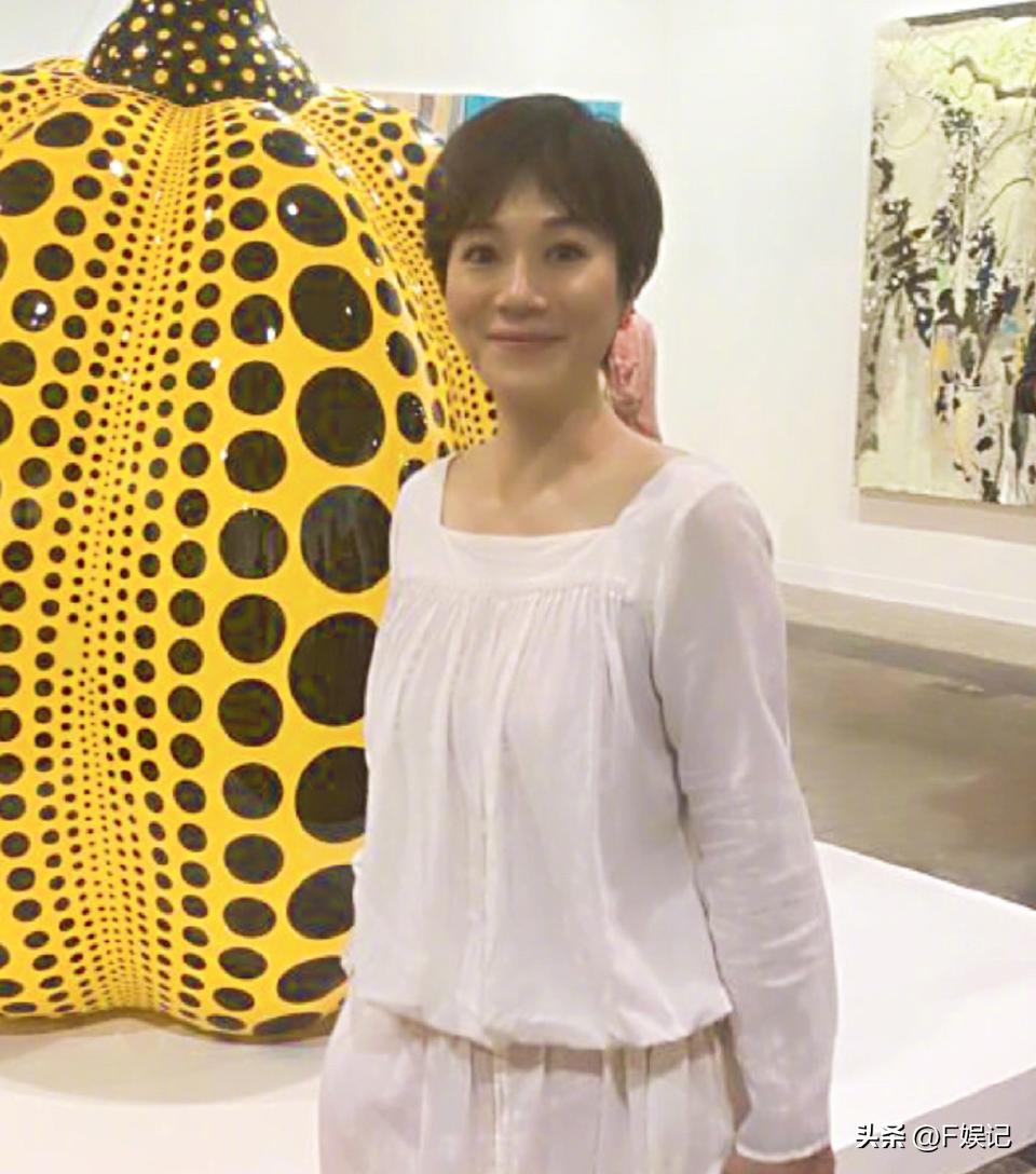 Zhang Keyi was met by chance and happily took a group photo with ...