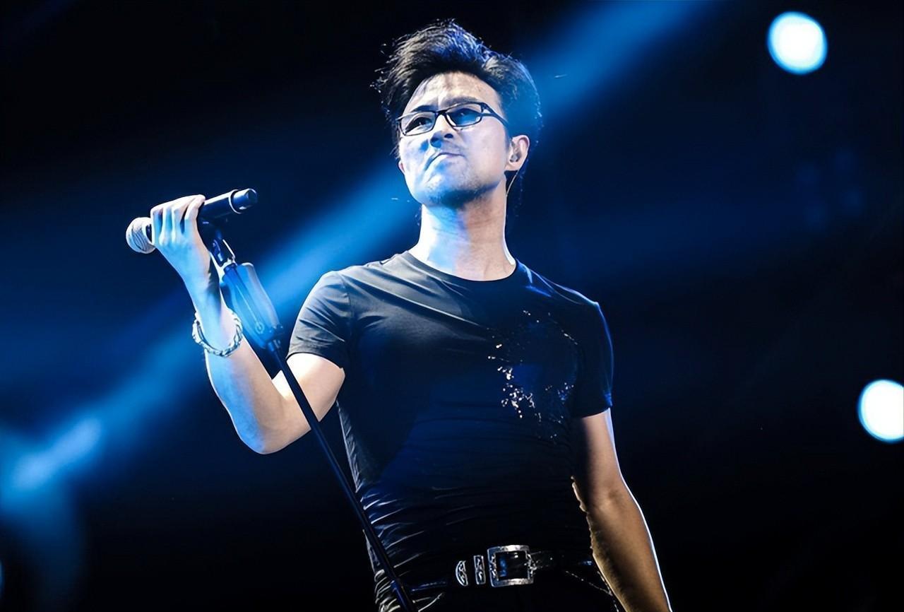 Wang Feng's "absurd history": repeated cheating, divorce, gambling, far ...