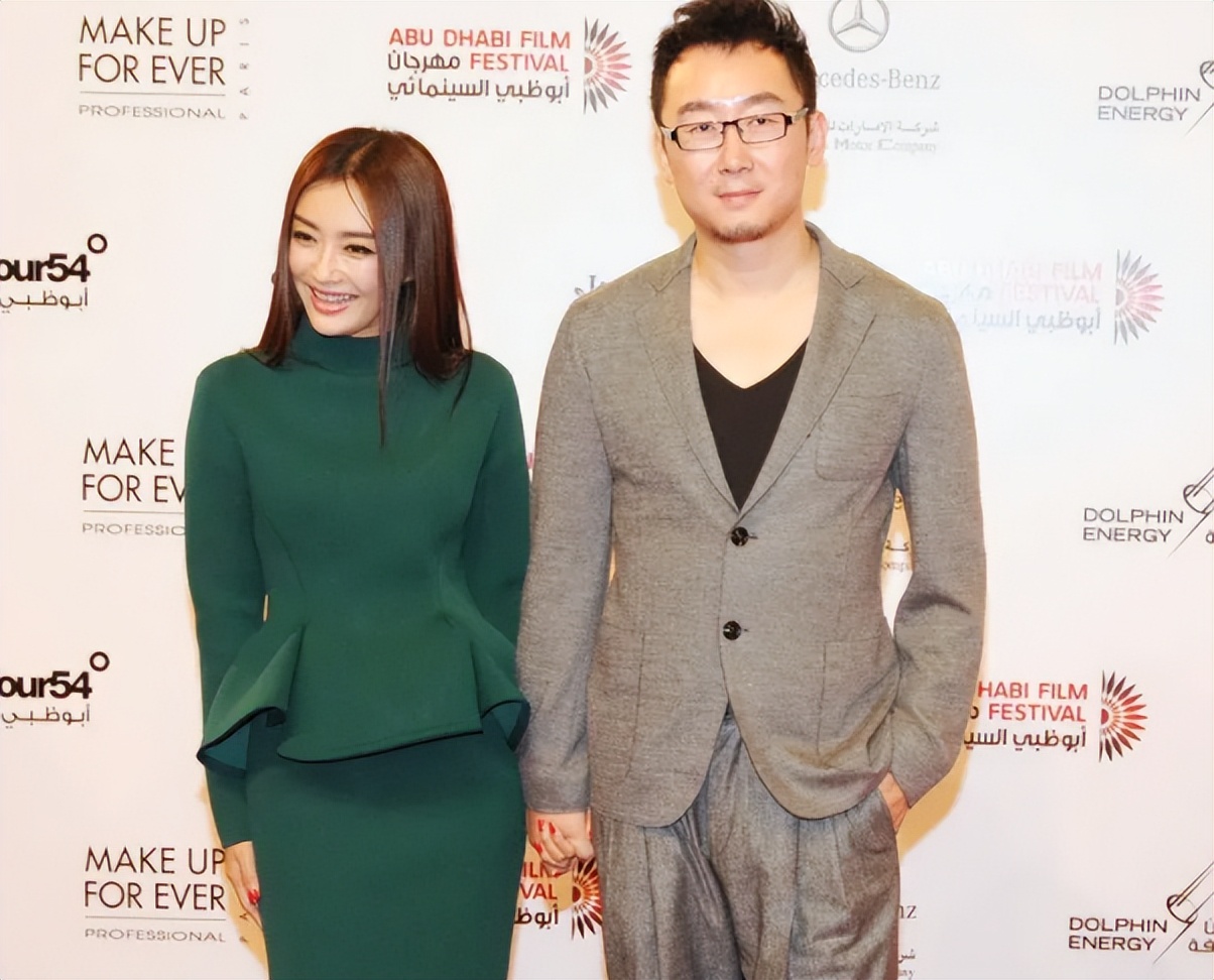 After breaking up, Lu Chuan married his wife who was 12 years younger ...