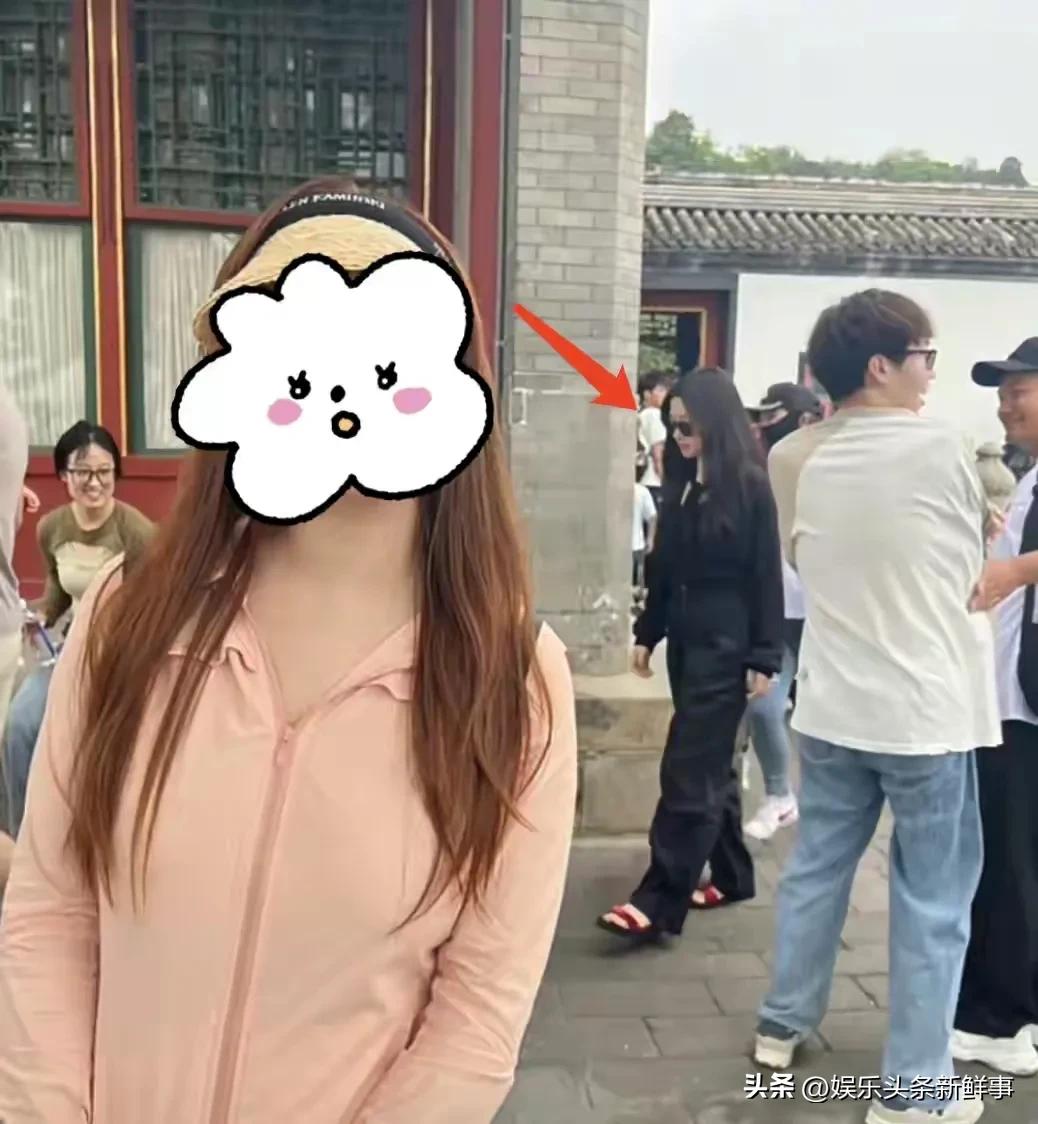 Zhu Zhu's family of three was met by chance, and her husband held the ...