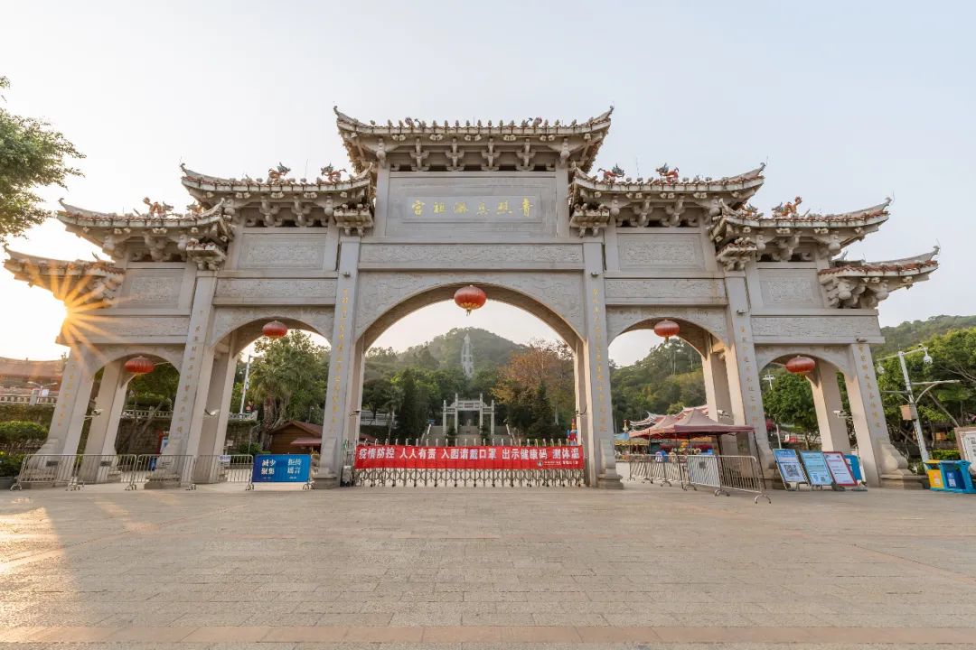 "How come you Hokkien people have so many gods to worship!?" - iNEWS