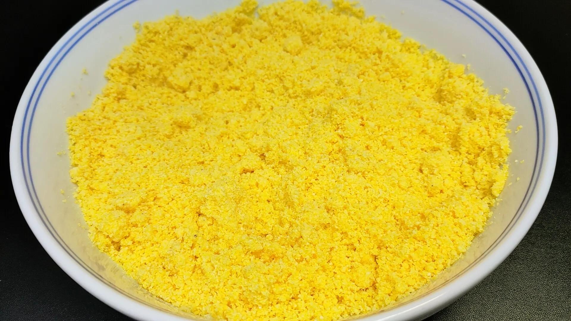 See how the older generation in the countryside eat cornmeal? Coarse ...