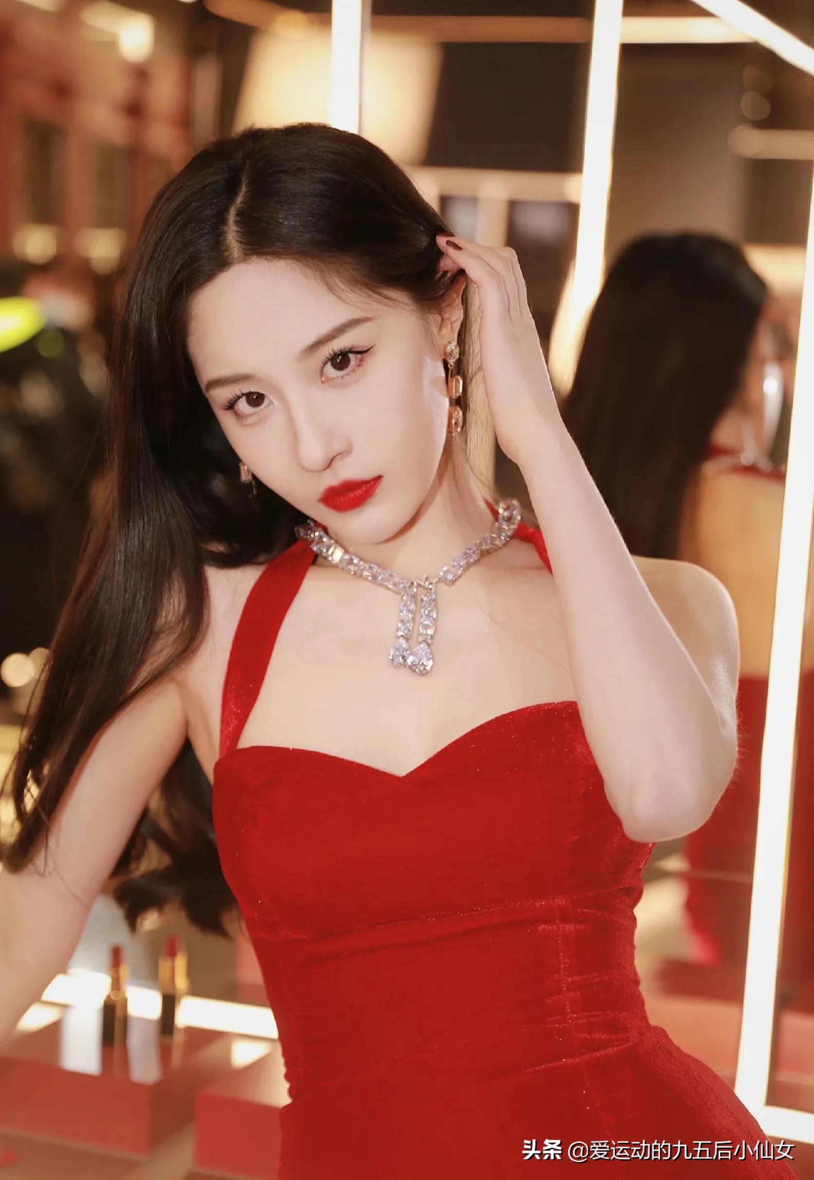 They all say they look like Zheng Shuang - iNEWS