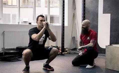 How to perform a standard squat? - iNEWS