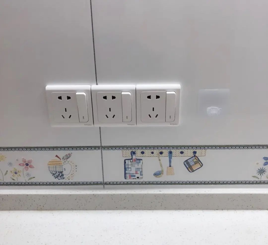 Happy to stay! After installing these 6 new sockets at home, my mother ...