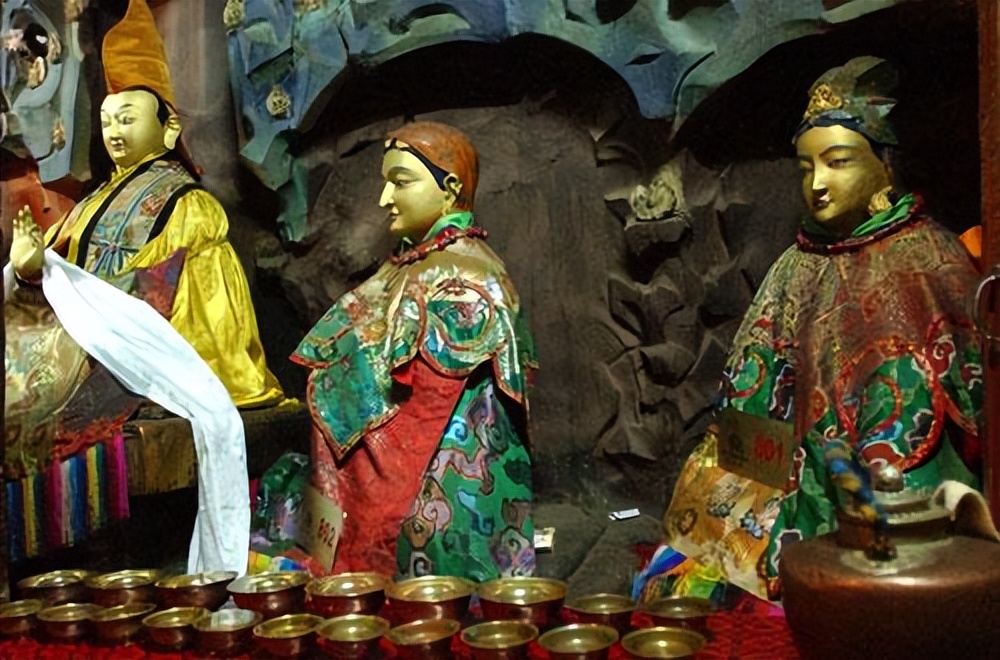 How did the Gar family arise? What is the path of his family's official ...