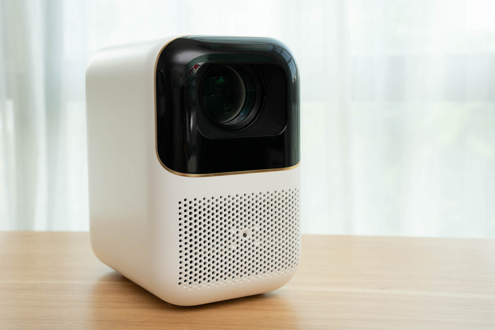 Two smart projectors with half the price difference Xiaoming Q1 Pro & XGIMI Z6X comparative ...