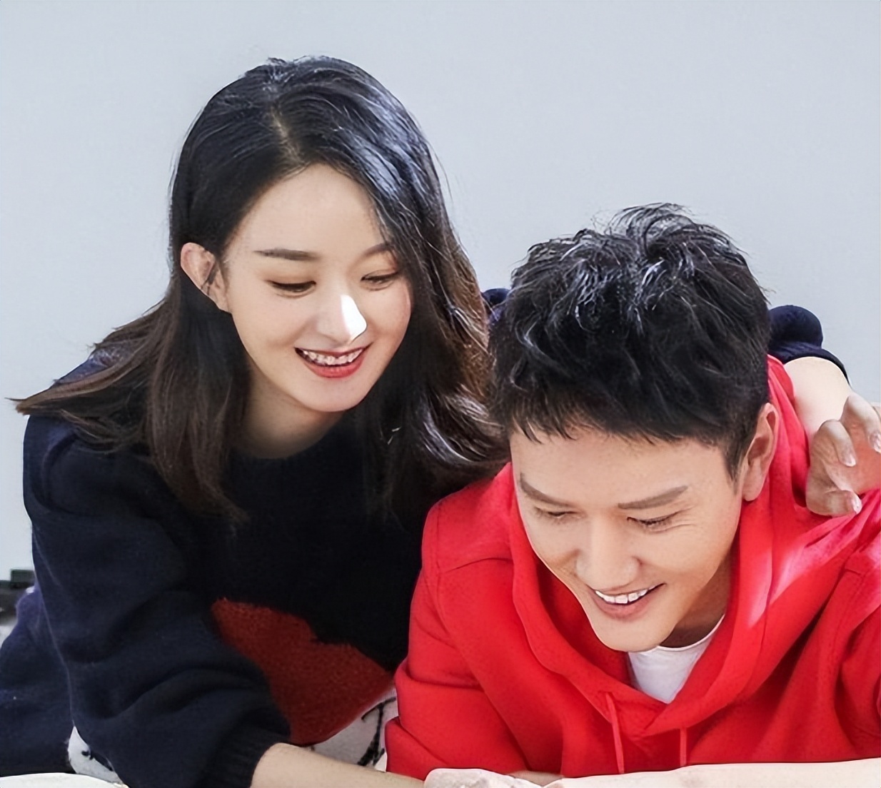 Zhao Liying posted photos of her 4-year-old son for the first time! Hug ...