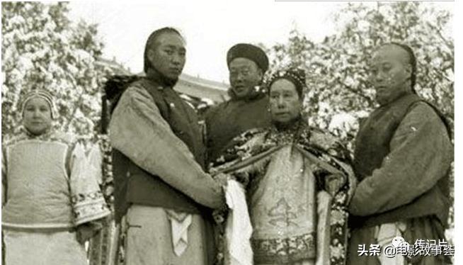 "Family Biography": Close and Distant Relatives in the Republic of ...