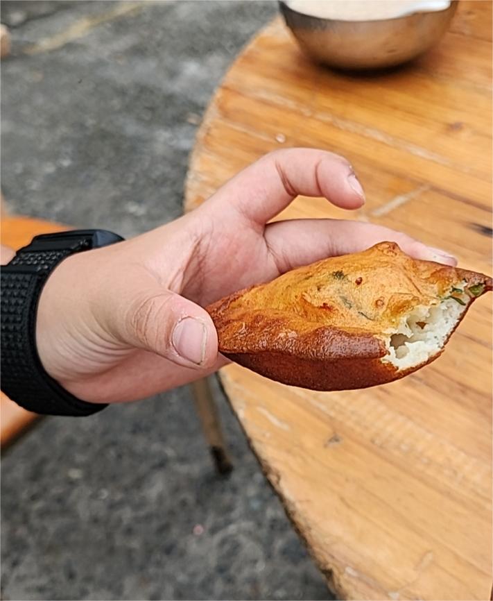 A love story of oil cakes and pan sides (wontons) - iNEWS