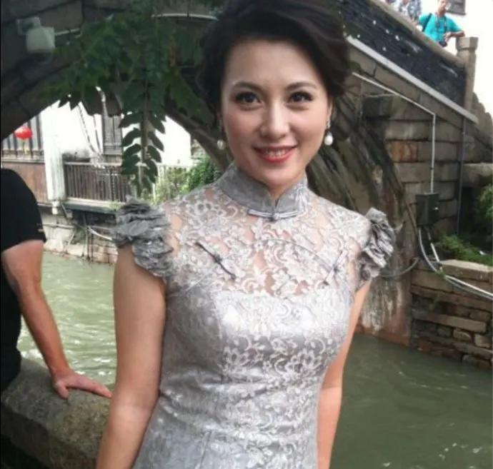 CCTV beauty Meng Tong - iNEWS