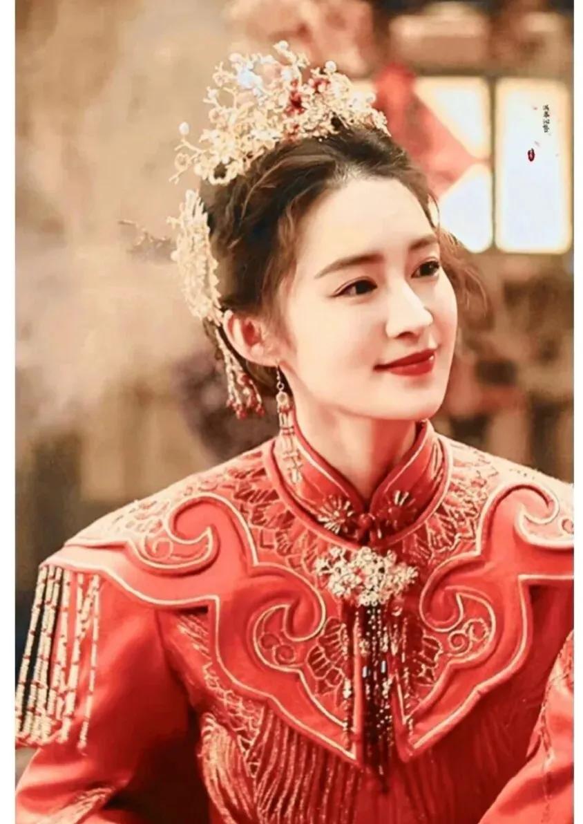 Li Qin invites you to be in red - iNEWS