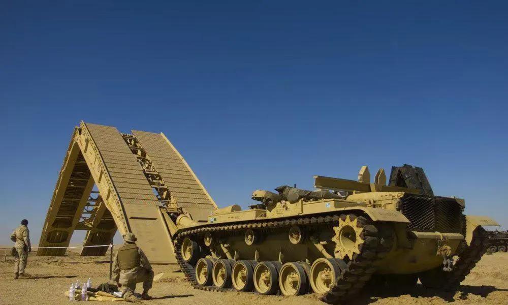 U.S. aids Ukrainian AVLB tank bridge vehicle for the first time - iMedia