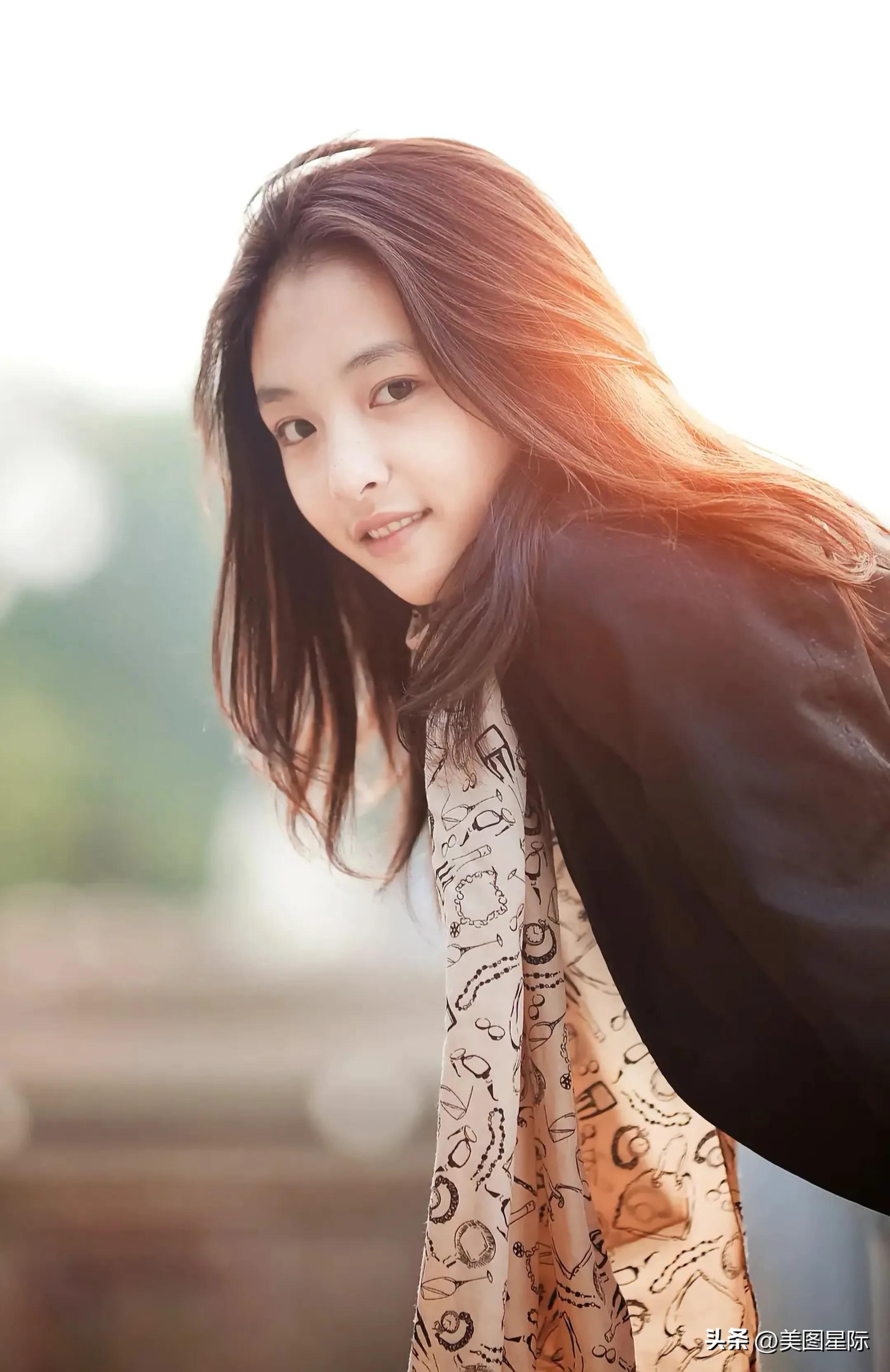 The protagonist of this issue—Wu Qian, the 95th issue of the celebrity ...