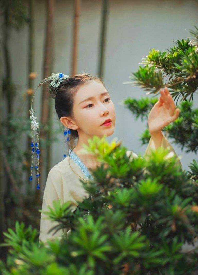 Lang Shiyuan's poem "Listening to the Neighbor's Blowing Sheng ...