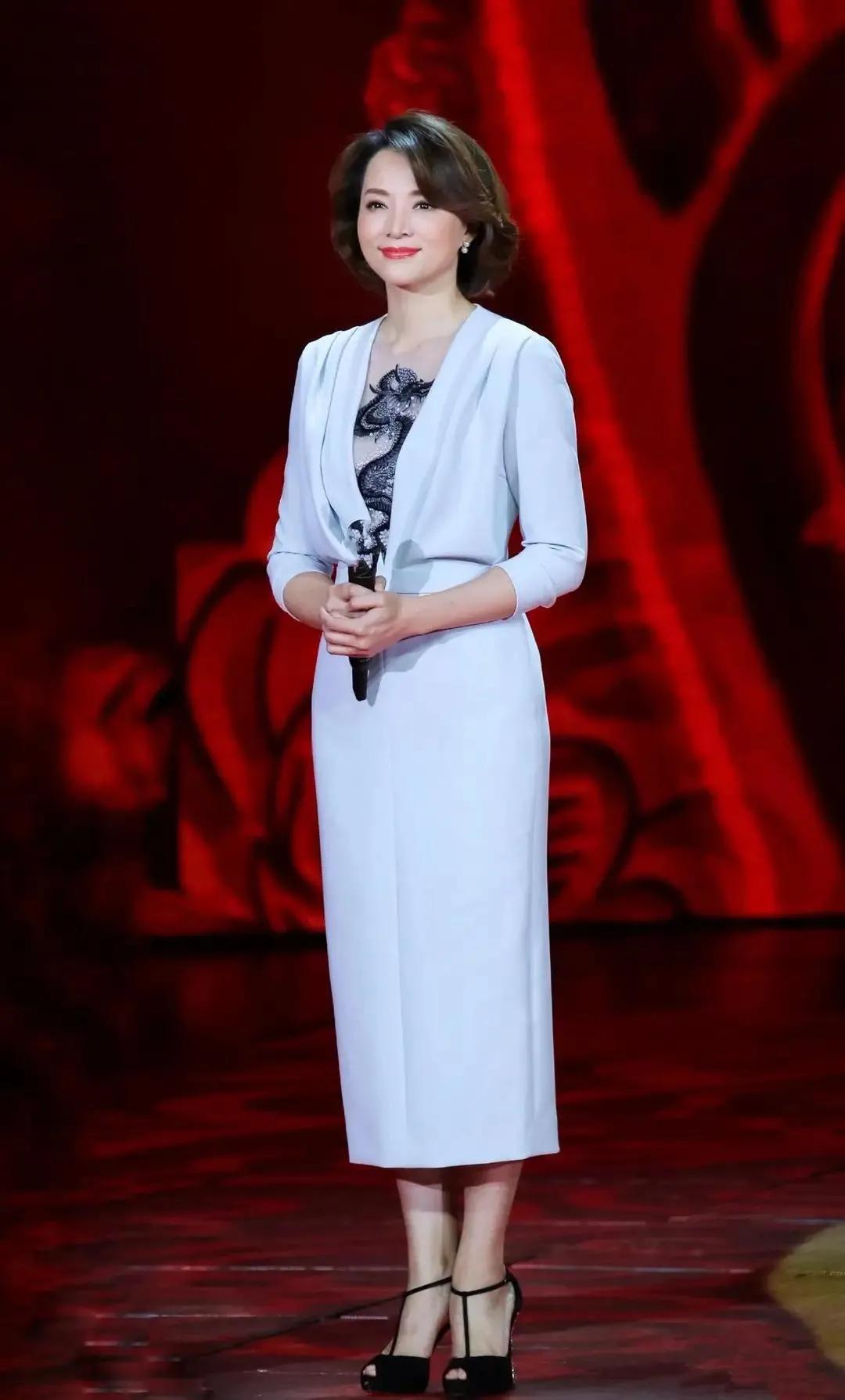 Dong Qing is elegant and generous - iNEWS