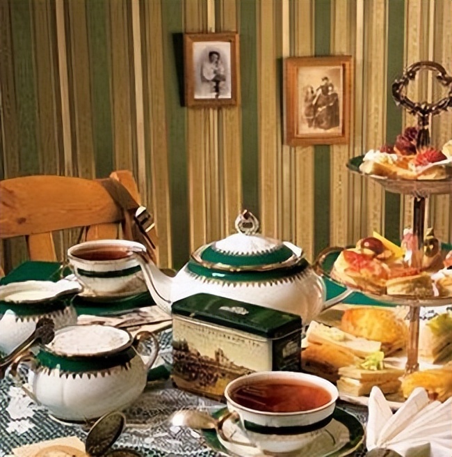 What changes has British tea culture experienced? What kind of ...