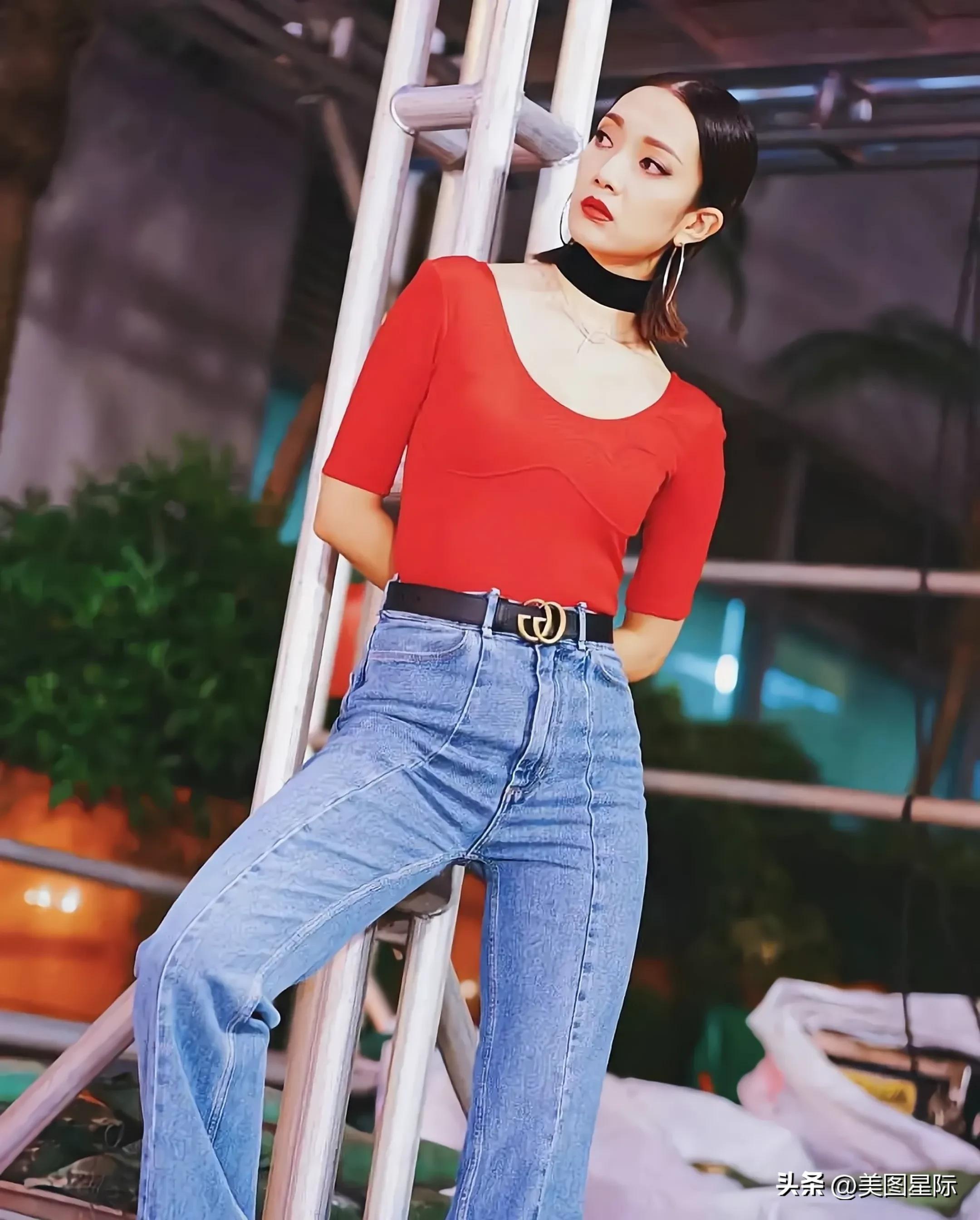 The protagonist of this issue—Wang Junxin, the 172nd issue of the celebrity stunning beauty ...