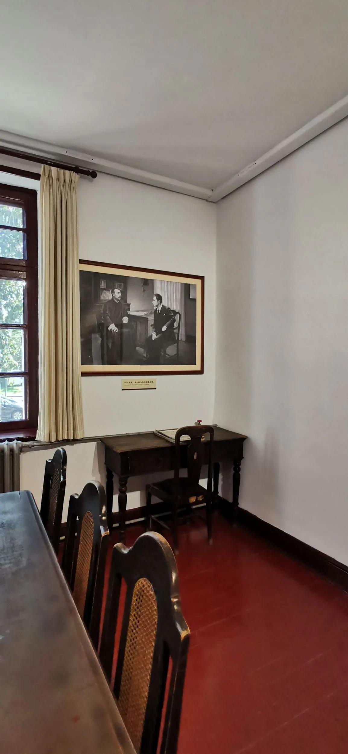 Approaching the Red House of Peking University (original) - iNEWS