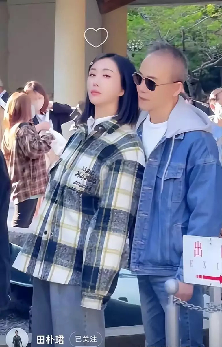 72-year-old Wang Shi is finally young again! Accompanying a 42-year-old ...