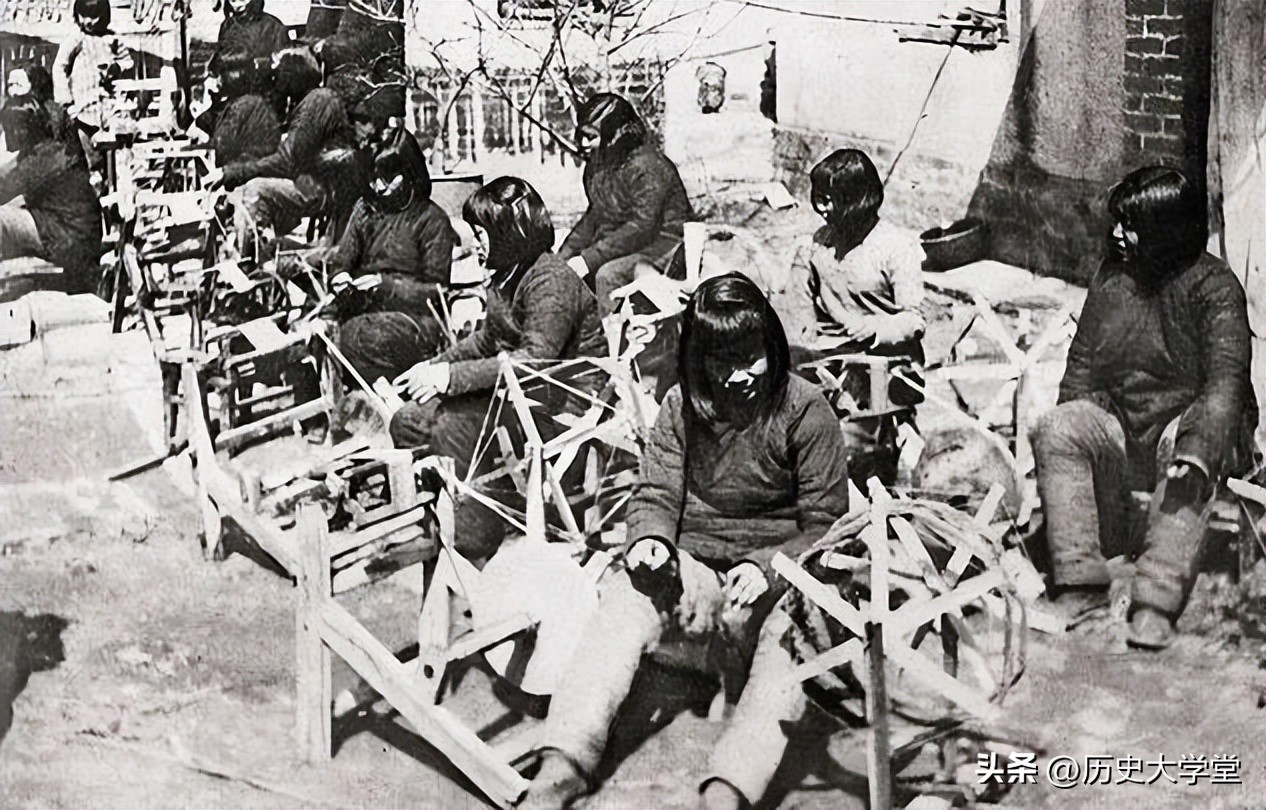 How women who have been bound by the Three Cards and Five Constants for ...