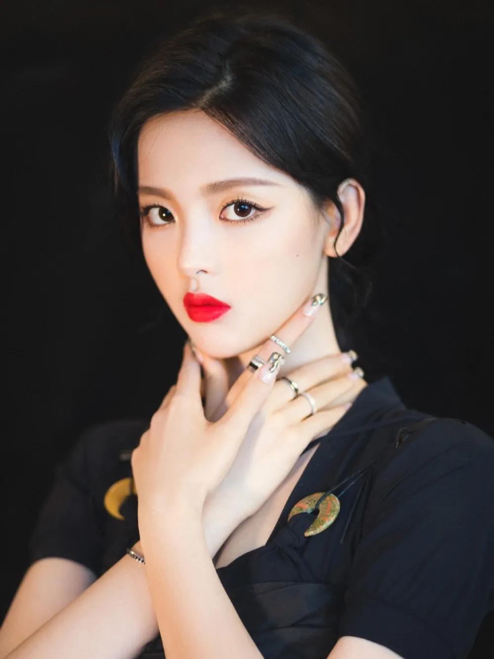 Yang Chaoyue - The Sexy Daily Life of a Koi Girl - iMedia