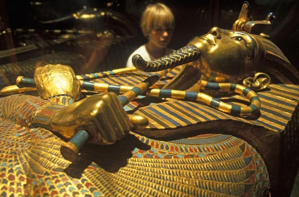 The Curse of Tutankhamun - whoever disturbs the peace of the pharaoh ...