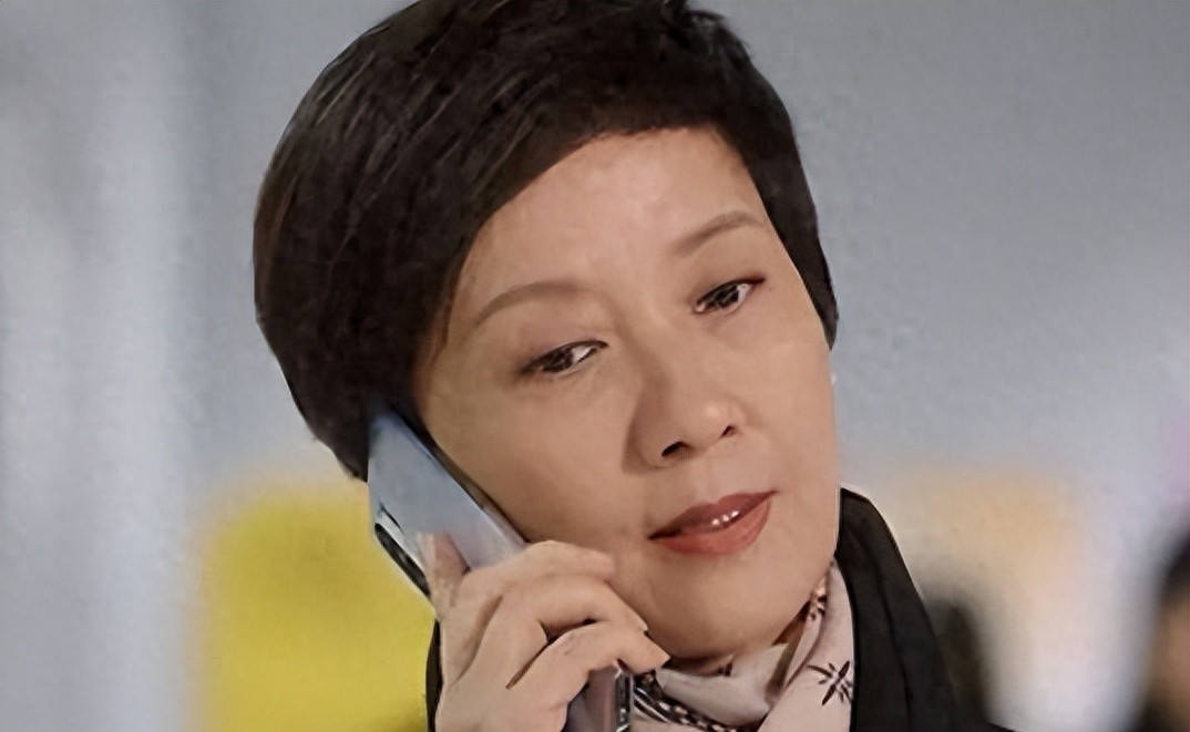 No one expected it! It's almost the end of the year, and 65-year-old Deng Jie is showing off in ...