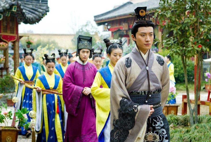 Li Zu'e, the empress, was forcibly occupied by her two uncles, and she ...