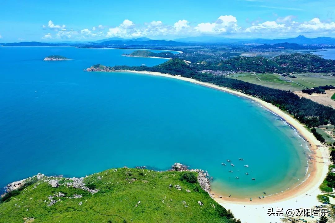 Wanning, known as "the top ten most beautiful bays in Hainan", is half ...