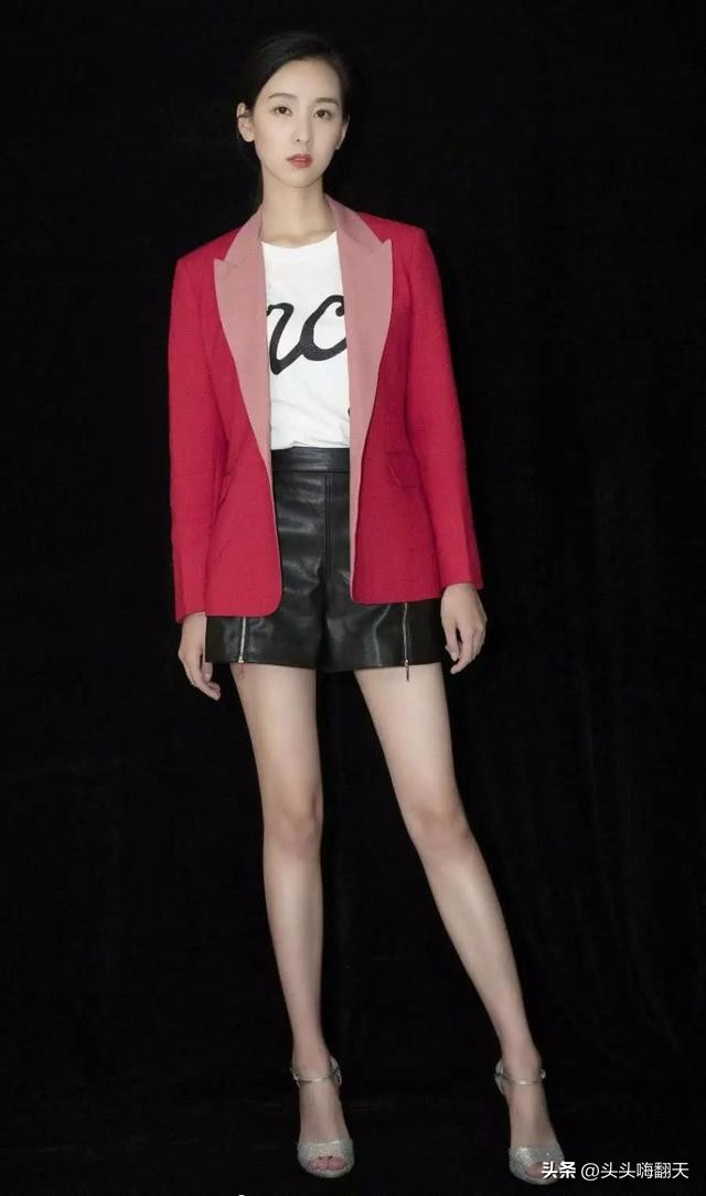 Chen Duling's beautiful legs picture - iNEWS