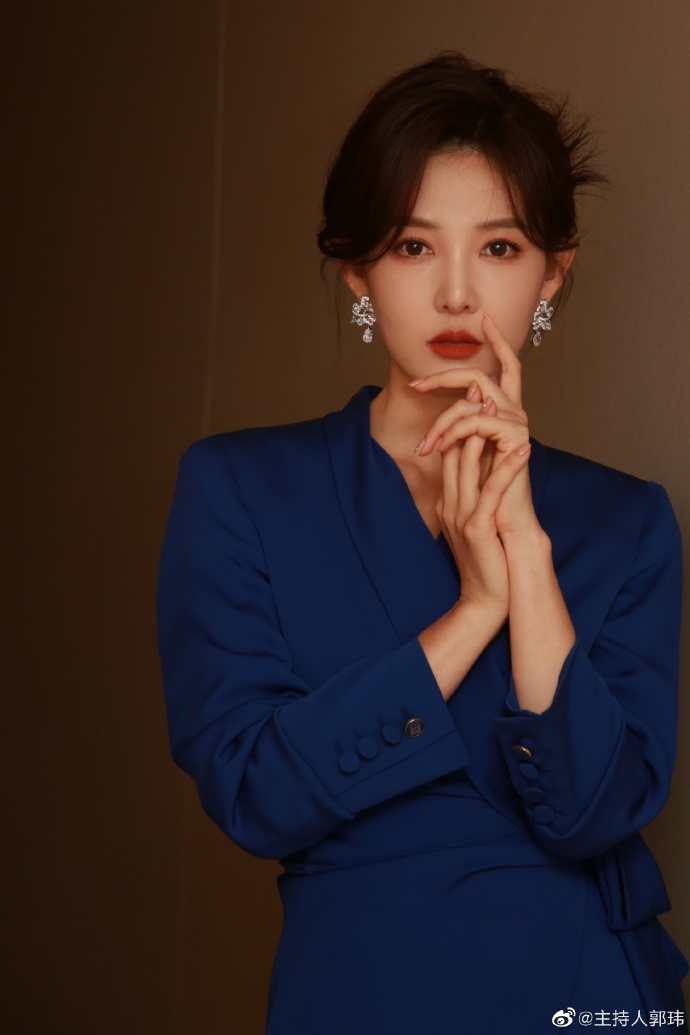 CCTV's "Red Carpet Little Princess" Guo Wei is stunningly beautiful, and her looks and ...