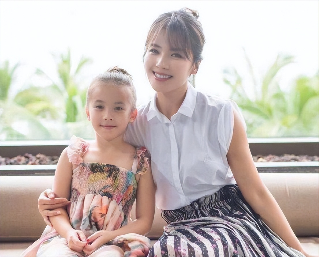 Photos of Liu Tao's family were exposed, she is as tender as a girl at ...