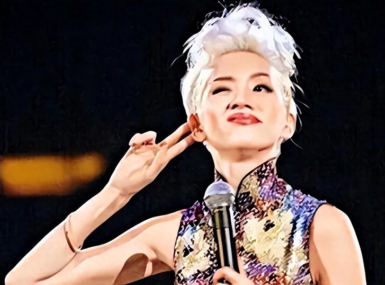 In 2003, when Anita Mui was dying, she told her bodyguards many times ...