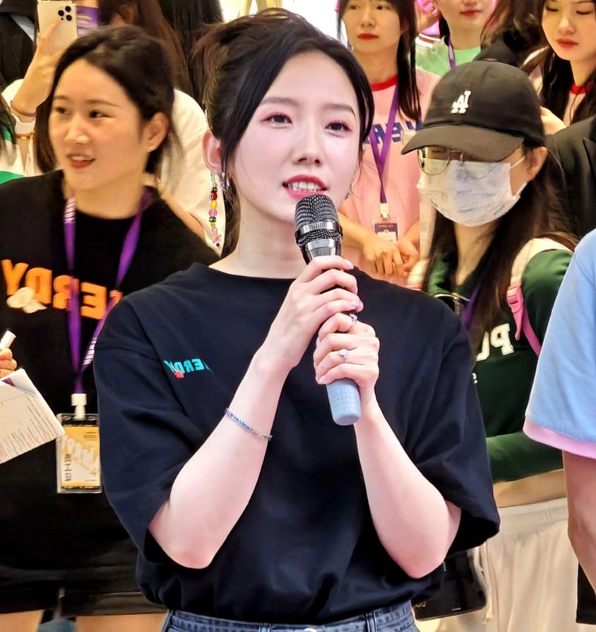 Meng Meiqi attended the event in Wuhan and interacted with fans and ...