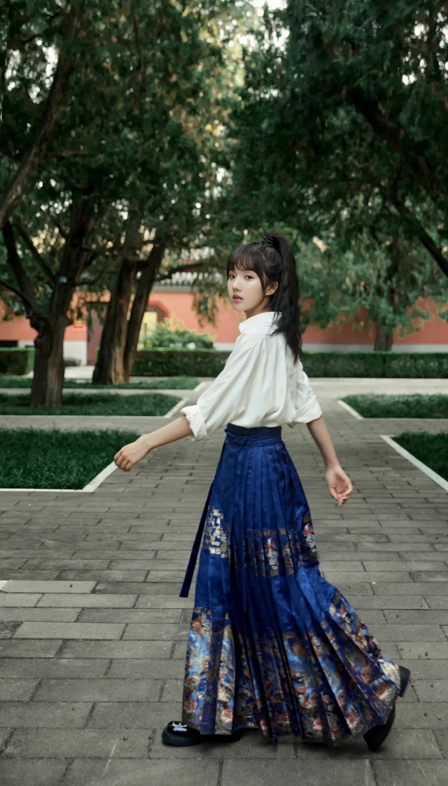 "Variety actress" Su Xiaotong - iMedia