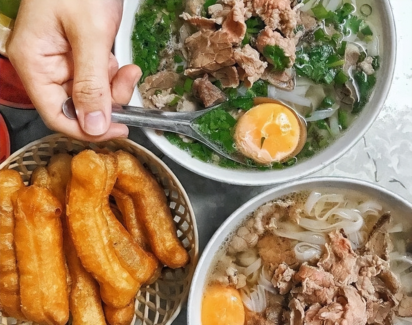 Come with me to learn about the world-famous Vietnamese rice noodle ...