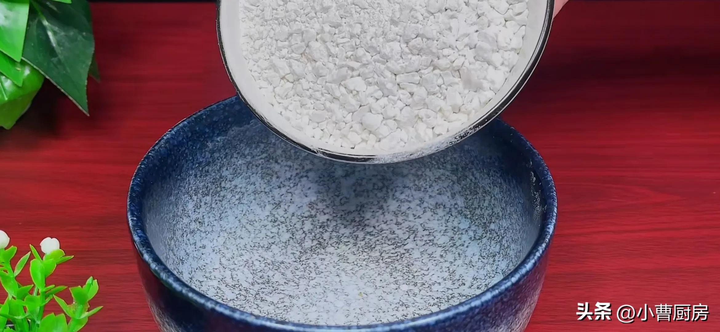 Pour the starch into boiling water, and it will become delicious in an ...