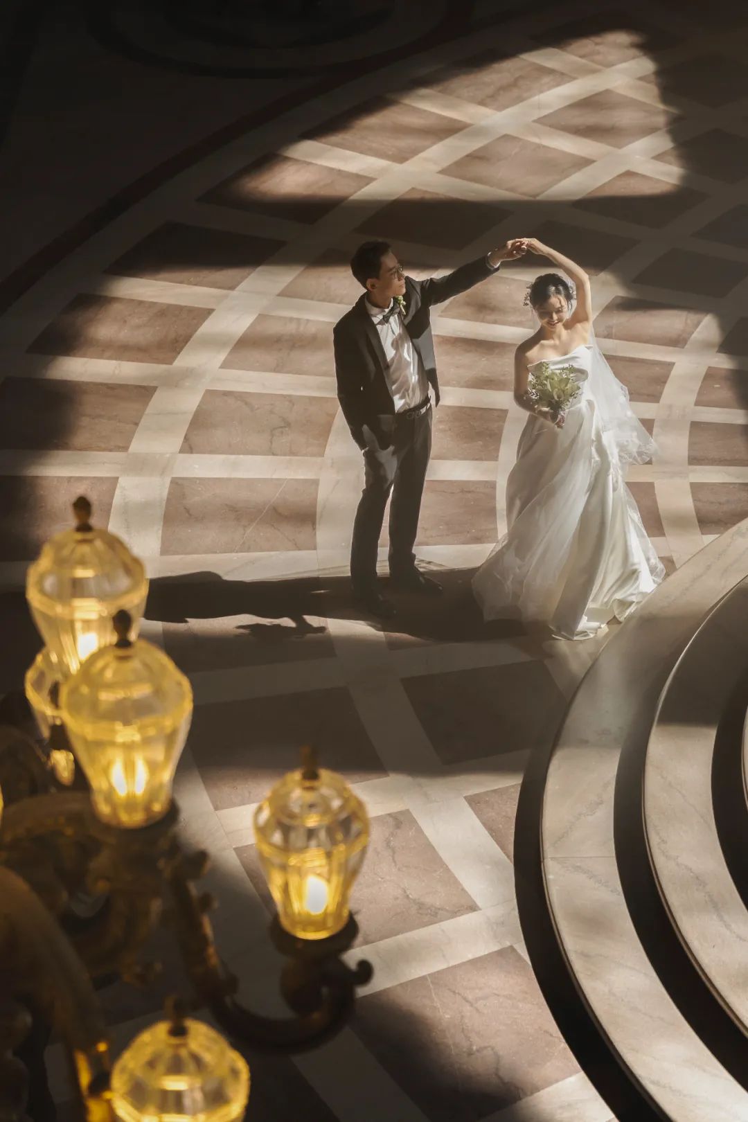 Only pay attention to the light and ignore the shadow?This is a big ...