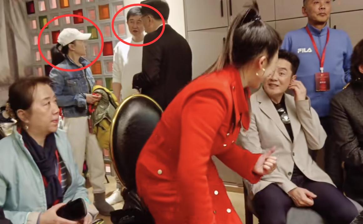 Music celebrities gathered: Li Shuangjiang became the focus of chatting ...
